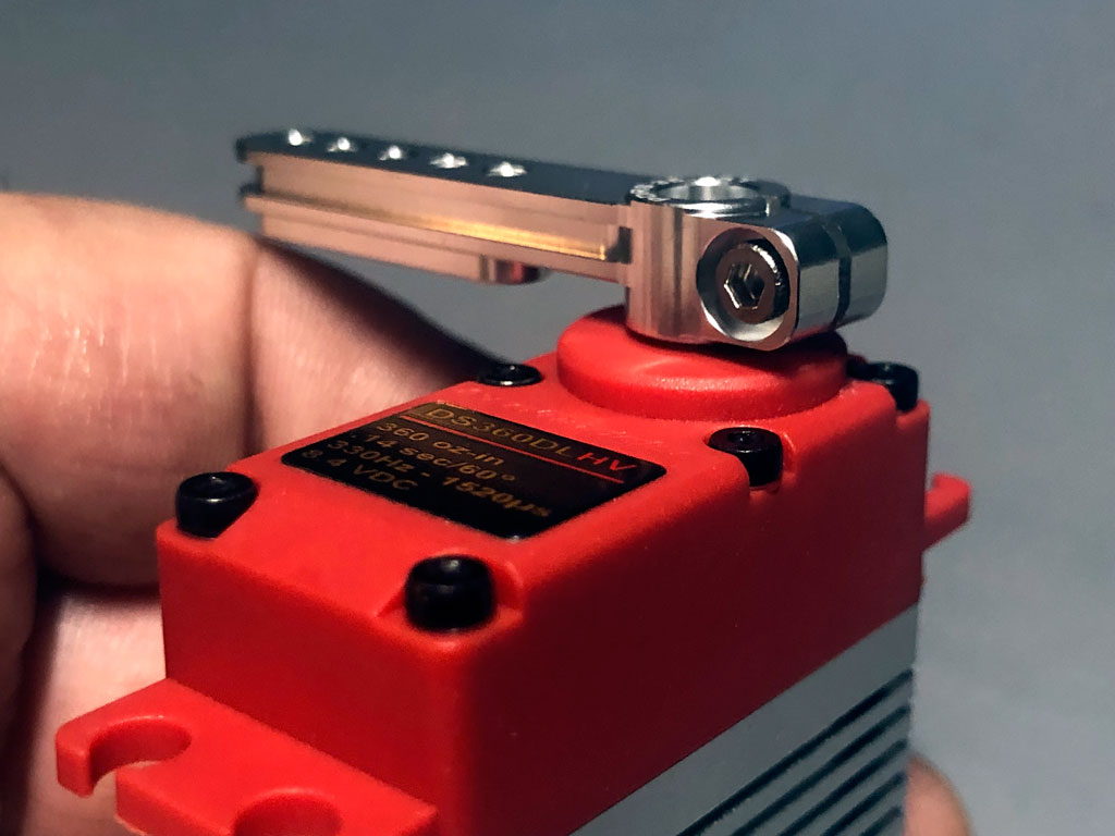Flex Innovations Mamba 120cc servos